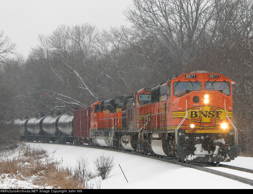 130411001 Eastbound BNSF "1267" crude oil tank train at Crosby Road